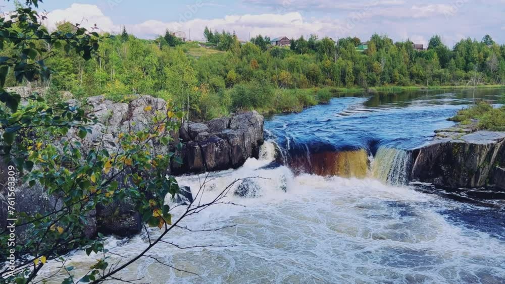 Vidéo Stock Voytsky padun waterfall in autumn. The famous powerful and ...