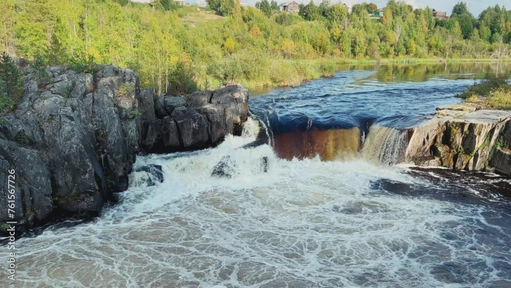 Vidéo Stock Voytsky padun waterfall in autumn. The famous powerful and ...