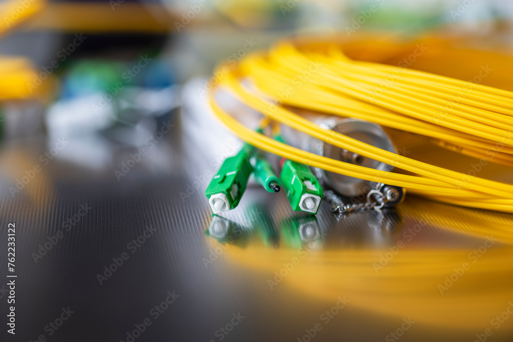 Component for measuring and testing of fiber optic connections in IT ...