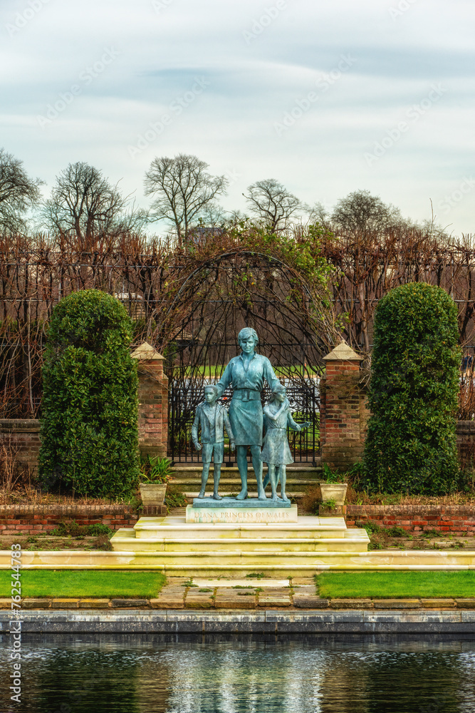 Foto de Princess Diana memorial statue in the Sunken Garden of ...