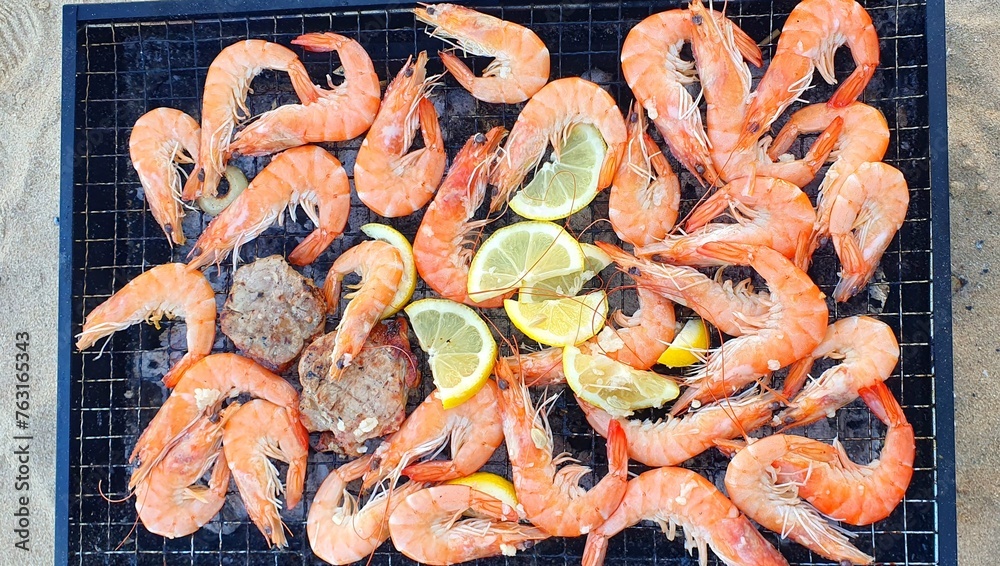 Appetizing fried krill shrimp with lemon close-up. Cooking shrimp on ...