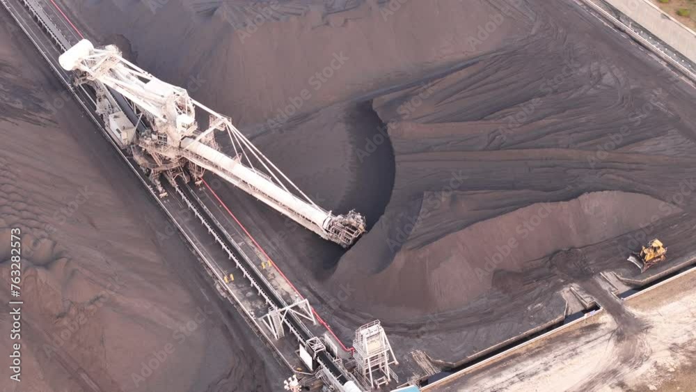 mining shovels, coal mine excavator working loading coal mine to Coal ...