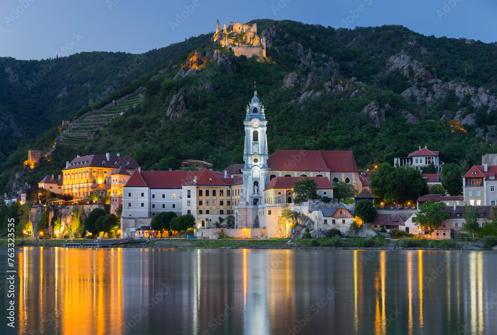 Kloster Dürnstein, blaue Turm, Wachau, Donau, Niederösterreich ...