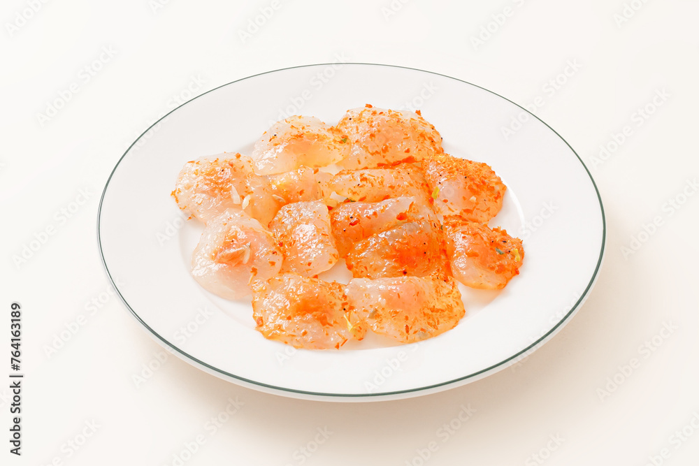 Banh bot loc, Chewy tapioca starch dumplings with shrimp , Vietnamese ...