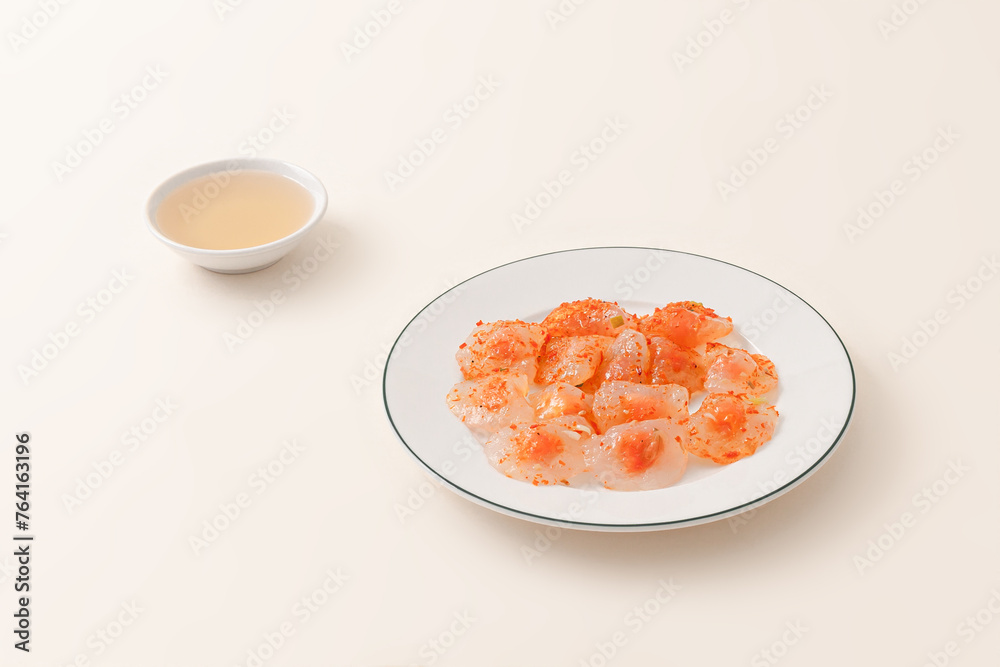 Banh bot loc, Chewy tapioca starch dumplings with shrimp , Vietnamese ...