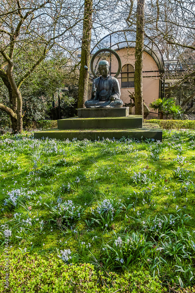 Monuments and sculptures in Amsterdam Artis Zoo park. Amsterdam Artis ...