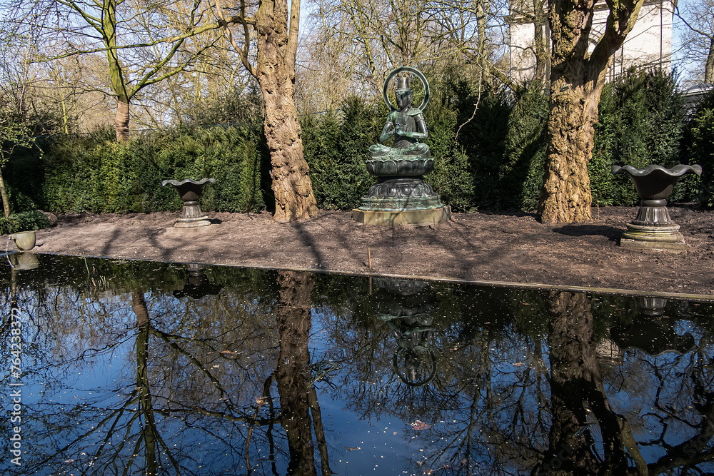 Monuments and sculptures in Amsterdam Artis Zoo park. Amsterdam Artis ...