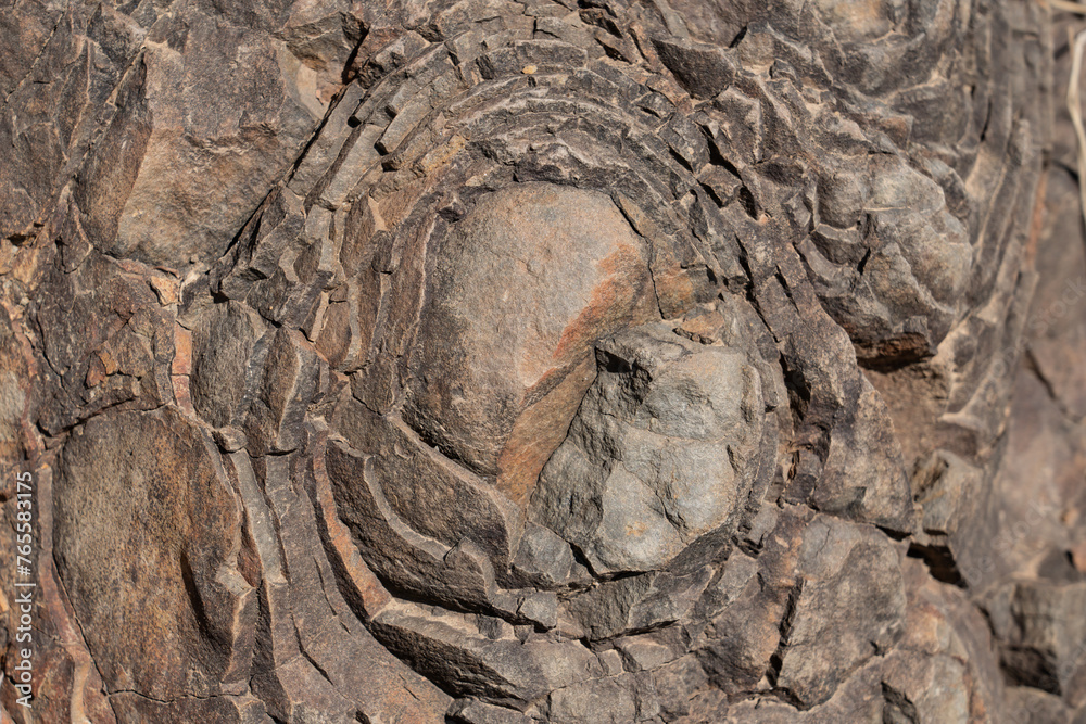 Spheroidal weathering tholeiitic basalt. onion skin weathering ...