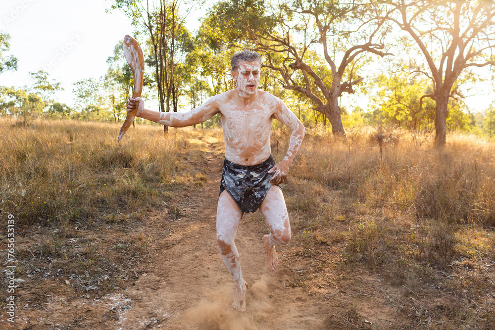Aboriginal australian traditional dance on country with body paint ...