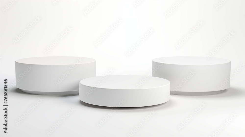Petits podiums blancs et arrondis sur fond blanc. Piédestal, podium ...