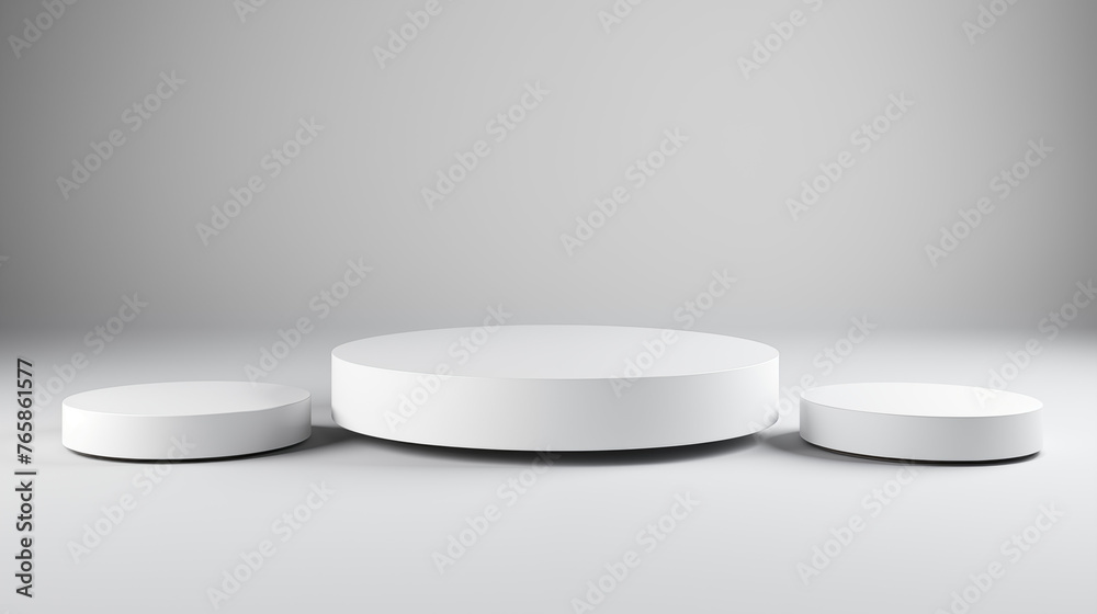 Petits podiums blancs et arrondis sur fond blanc. Piédestal, podium ...