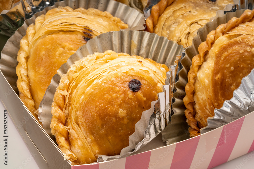 Curry puff in paper box isolated on white background, Curry puff pastry ...