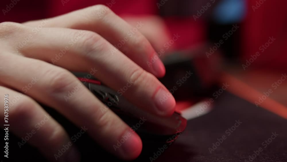 Vidéo Stock Male hands pushing buttons on computer mouse close-up ...