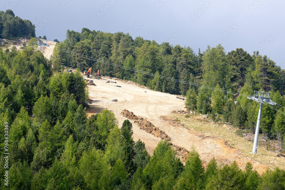 Bau neuer Skipisten im Schnalstal in den Ötztaler Alpen Stock Photo ...