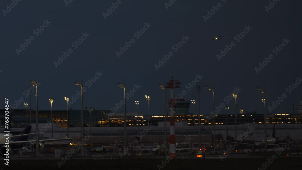 Vidéo Stock Airplane with landing lights on approaching an airport ...