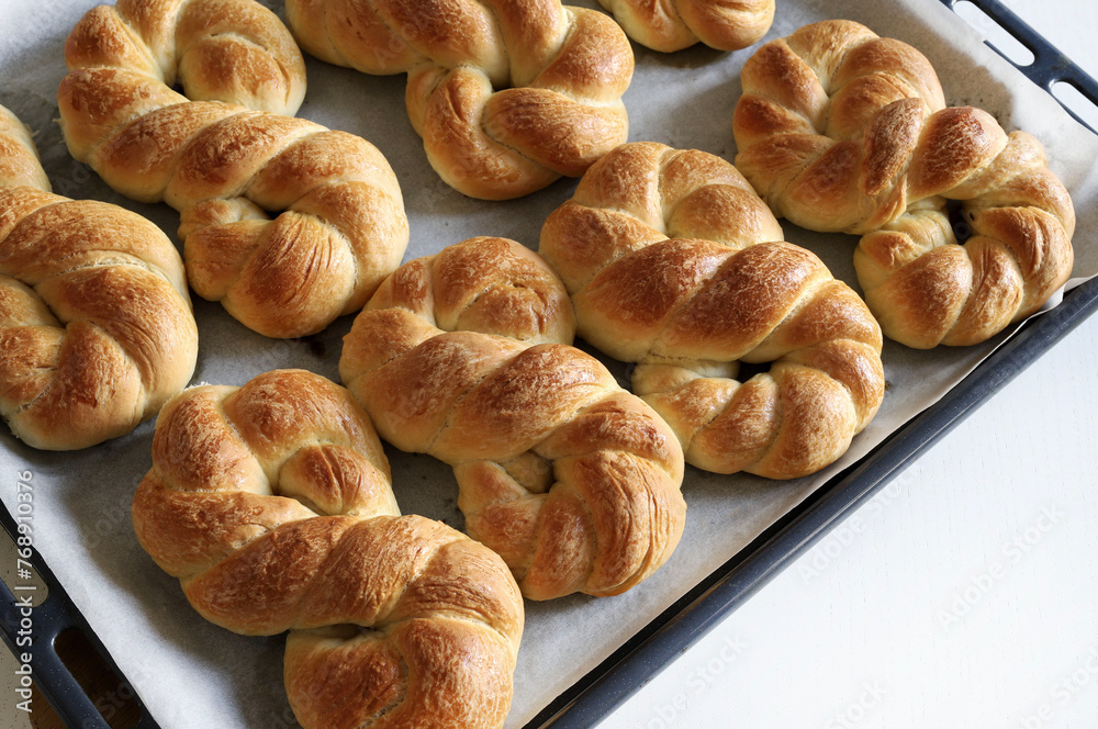 Cucina rumena. Mucenici, pane dolce tradizionale fatto in casa ...