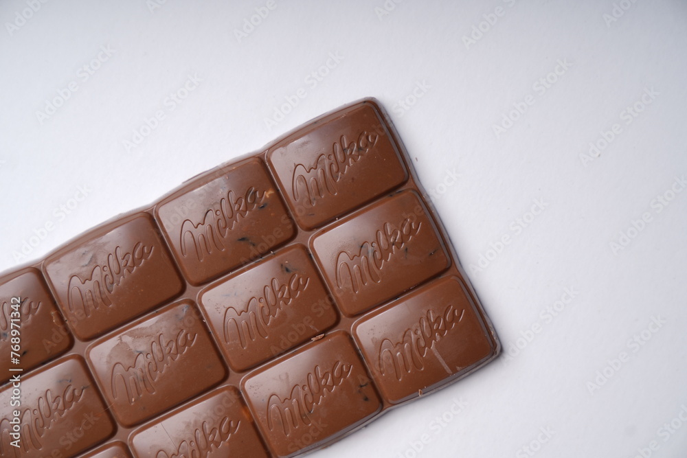 Foto de LOS ANGELES, CALIFORNIA - March 26, 2024: a bar of Milka ...