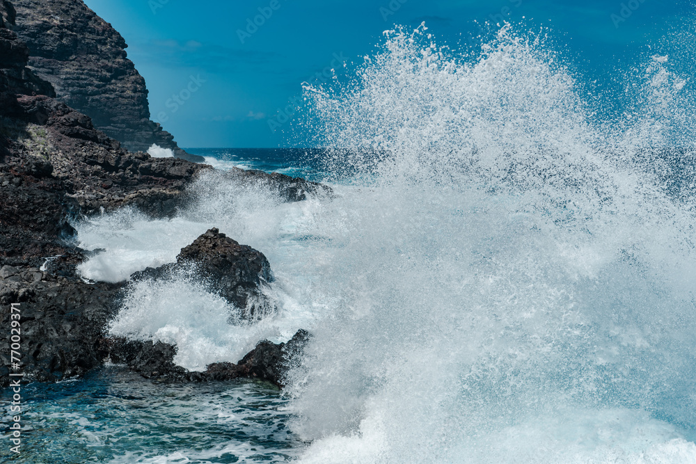 Makapuʻu Tide Pools, basalt comes from the Koʻolau volcano in eastern ...
