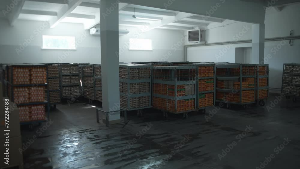 Vidéo Stock Factory storage room full of metal shelves with cardboard ...