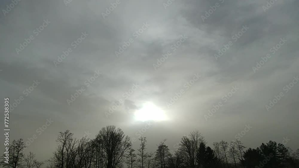 Vidéo Stock Sky with dust and sand from the Sahara in air, sun above ...