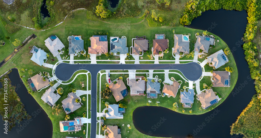 Aerial view of spacious family houses in Florida suburban area. Real ...