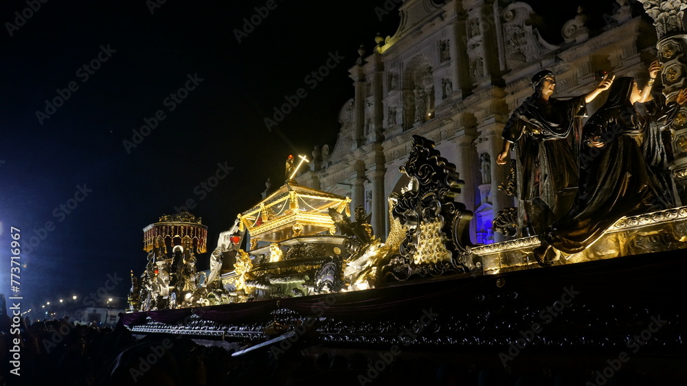 Procession of Jesus Sepultado and Virgin Mary of Escuela de Cristo ...
