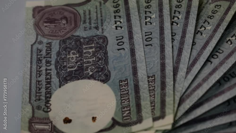Counting Indian rupee notes rapidly, Closeup of counting Indian rupee ...