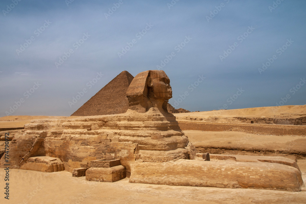 Poster Great Sphinx in front of Pyramid of Cheops (Khufu) – Wall Art ...