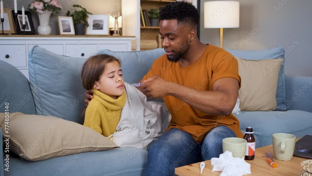 Vidéo Stock African American father takes care of his sick daughter at ...