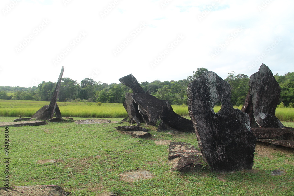 monolitos do sitio arqueológico do solstício, em calçoene, amapá ...