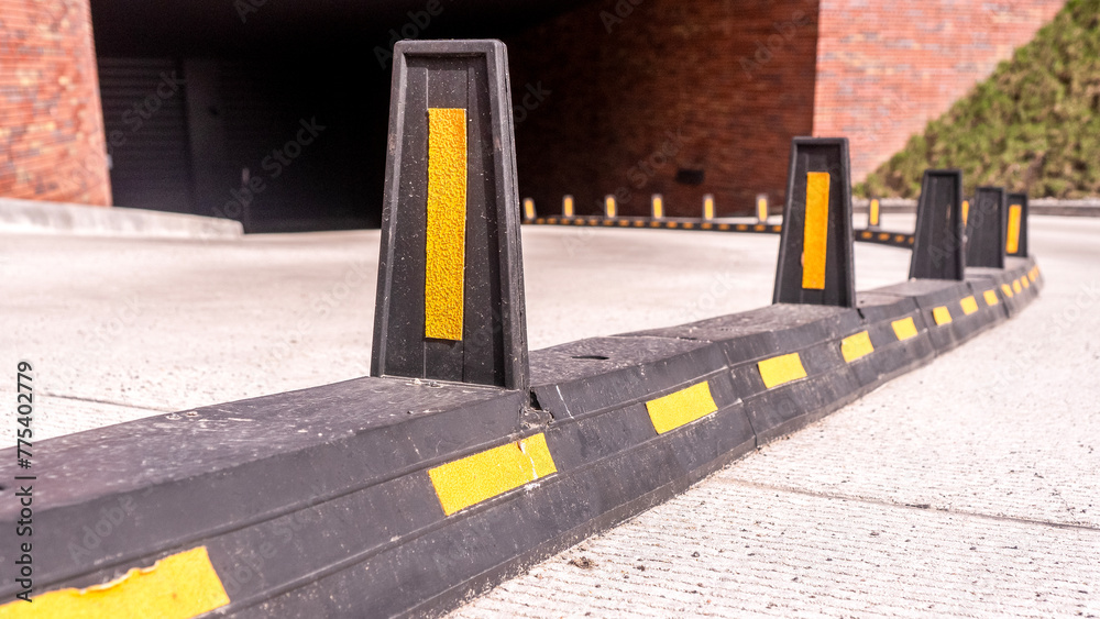 Rubber Parking Road Block Parking Curb, Wheel Stop Stoppers with Yellow ...