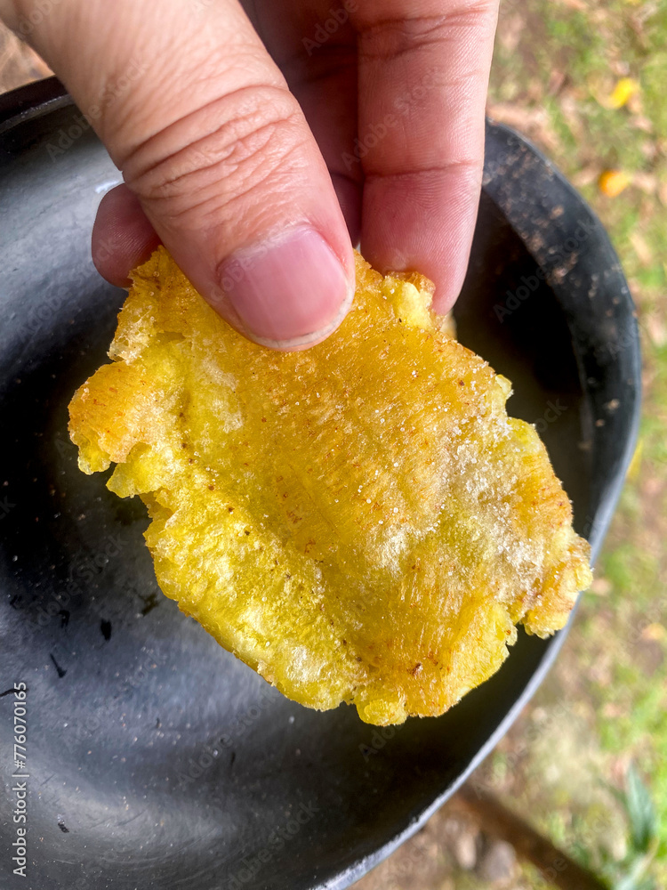Pataconas con sal colombiana sobre plato de barro Stock Photo | Adobe Stock