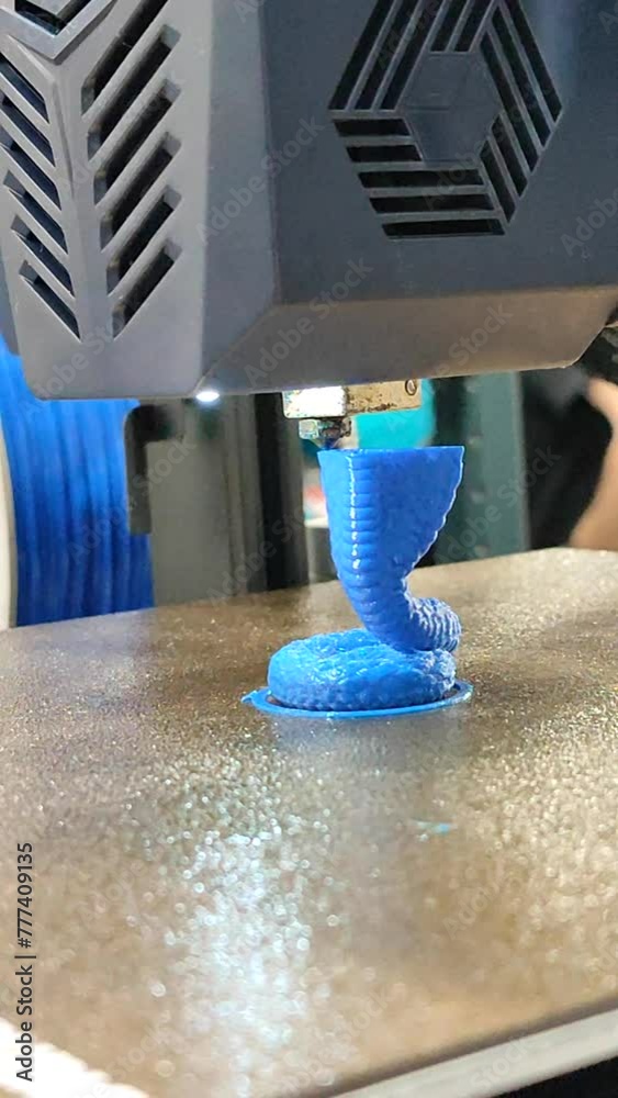 Vidéo Stock Process of printing object on 3D printer from molten ...