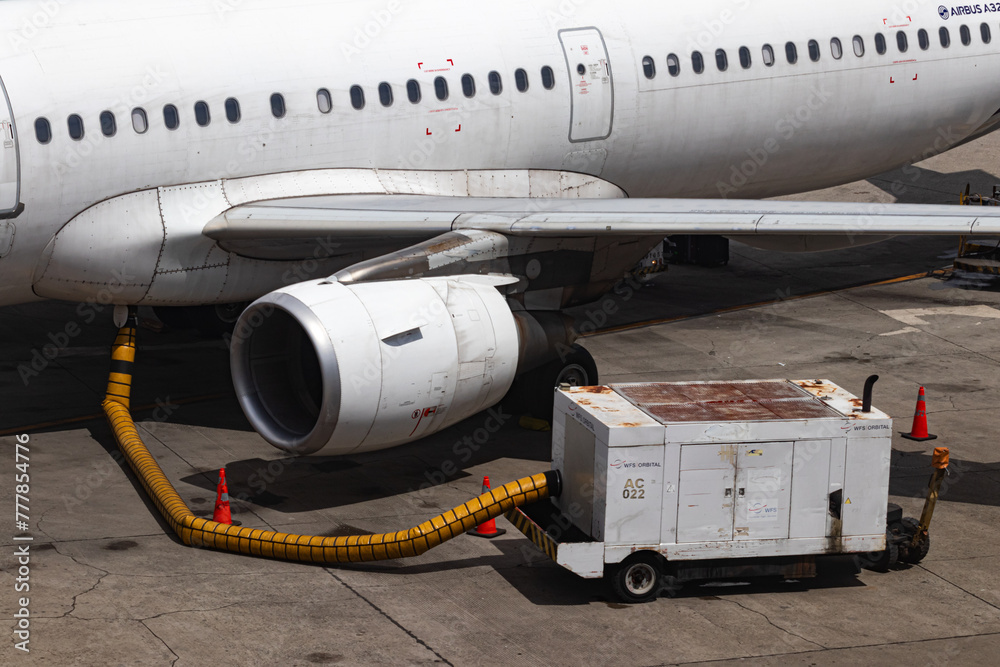 ACU em funcionamento no Airbus A321 da LATAM Brasil no Aeroporto ...