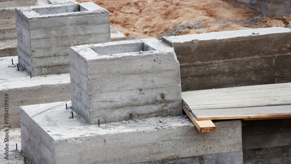 Monolithic reinforced concrete foundations for the construction of a ...