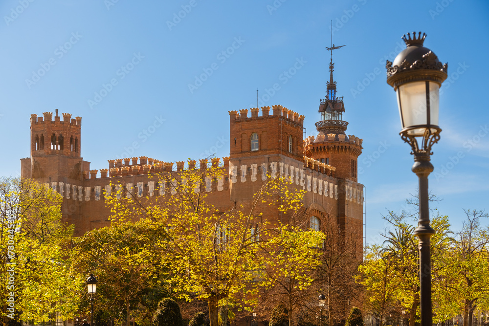 Das Castell dels Tres Dragons im Park La Ciutadella (Parc de La ...