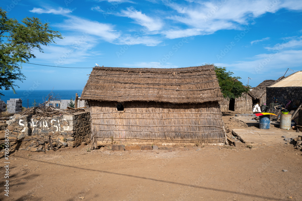 des cases africaines en paille sur l'île de Saint Vincent au Cap Vert ...