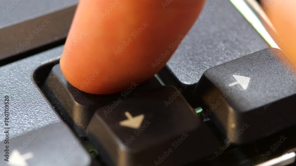 Vidéo Stock Man pressing the up arrow key on a simple laptop computer ...