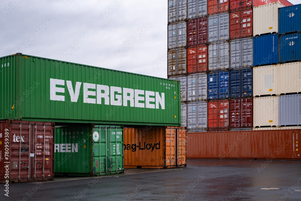 Taiwan Evergreen Marine Corporation Shipping containers largest ...