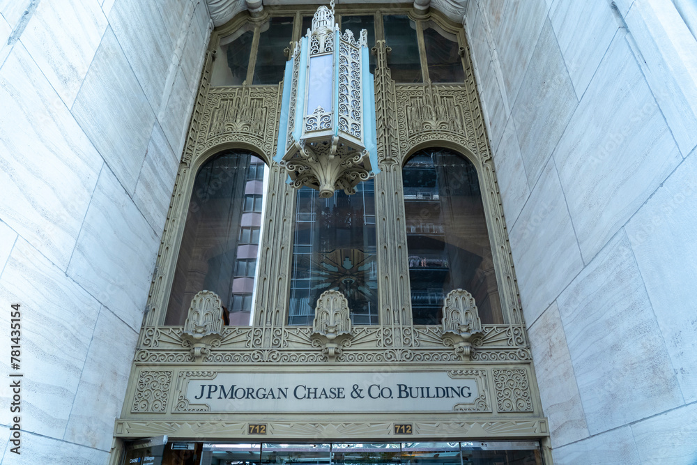 Foto de Houston, Texas, USA - April 4, 2024: The entrance to JPMorgan ...