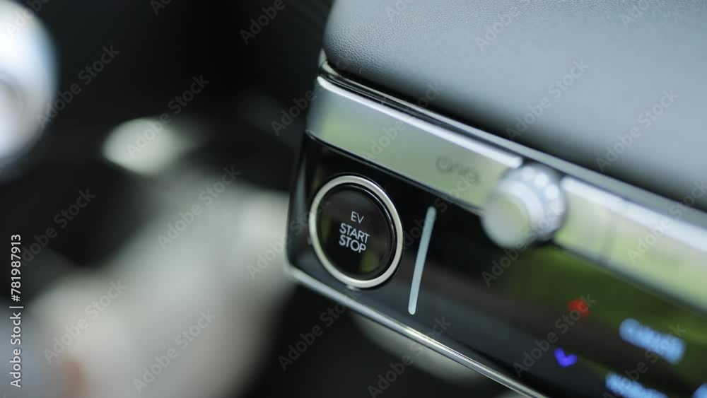 Vidéo Stock Pushing start stop Button to start keyless ignition hybrid ...