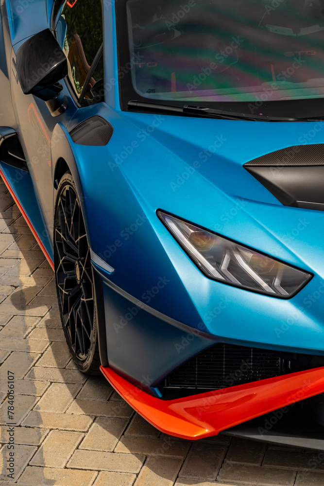 Lamborghini Huracán STO front end top down view, headlight and wheel ...