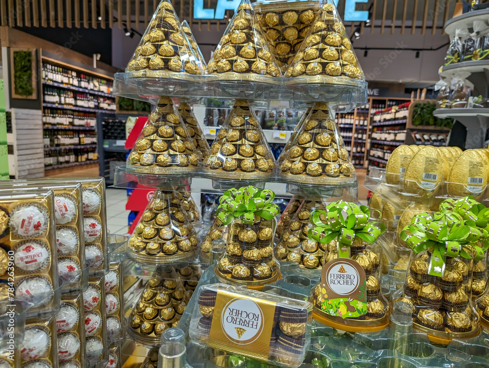 Foto de France, 23 March 2024: Ferrero Rocher Chocolate Display in ...