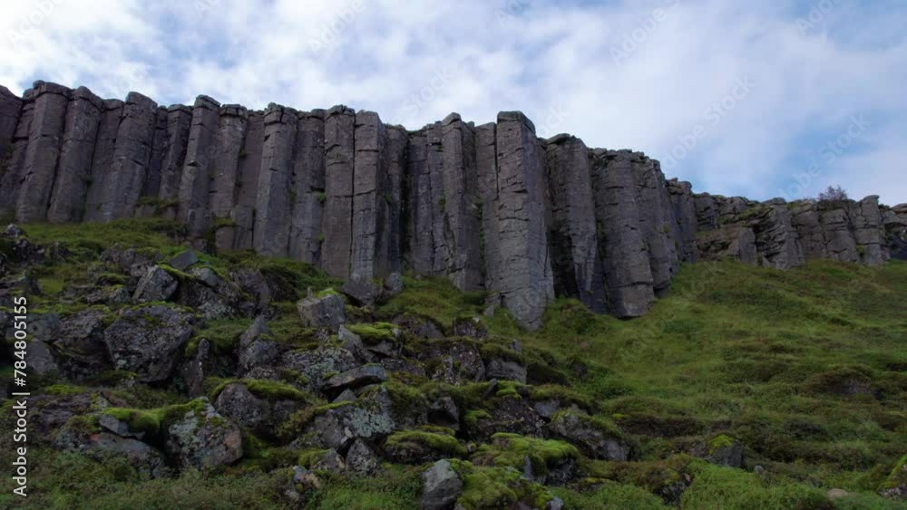 Vidéo Stock Low Angle Drone Gerduberg Cliffs Iceland Aerial Slow ...