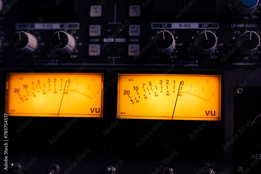 Technical recording equipment and devices for calibrating volume levels ...