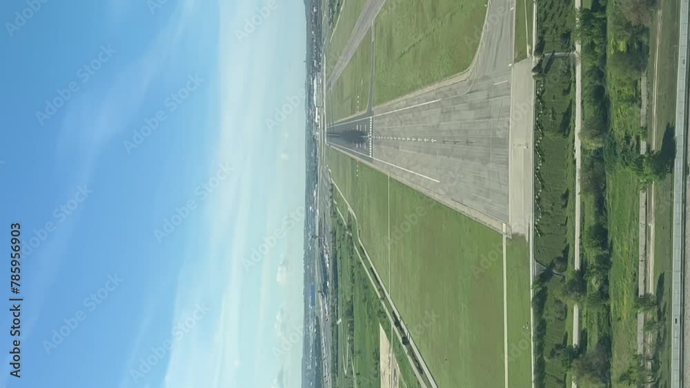 Vidéo Stock Pilot POV, immersive view, real time approach to land ...