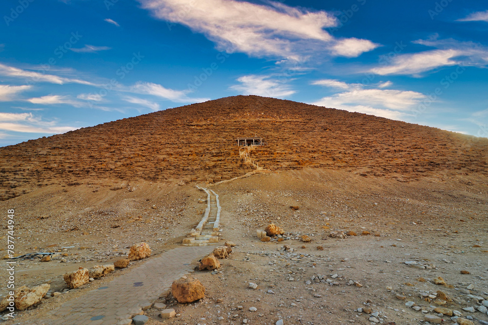 Red Pyramid at Dahshur is the first true pyramid built by the great ...