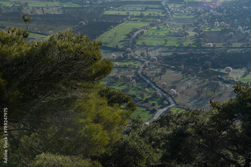 Foto de Kula Salihli Geopark. Kula Geopark walking path. Sandal Divlit ...