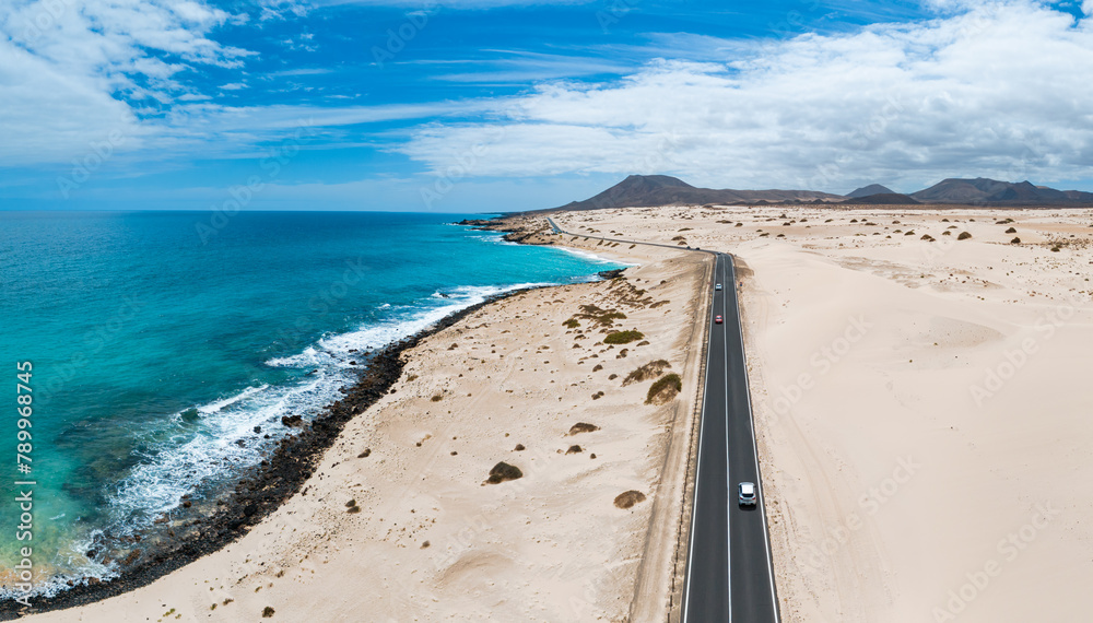 Foto Stock Aerial high level panoramic view of the sand dunes and road ... Foto Stock Aerial high level panoramic view of the sand dunes and road ...