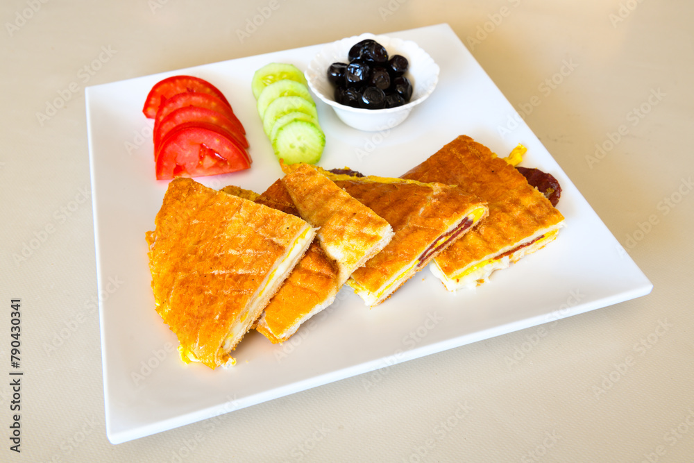 Turkish karisik atom tost ( kasarli bazlama tost) . Sucuklu, Kasarli ...